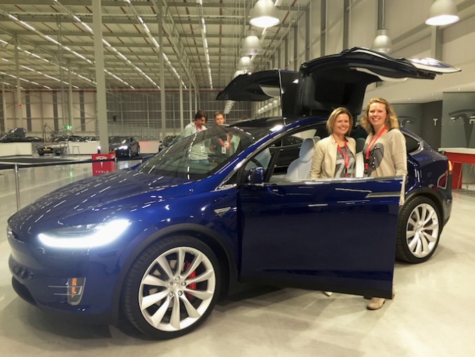 Tesla Model 3 voor vrouwen en Tesla Model X voor families - FemmeFrontaal