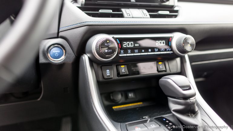 Rijtest Toyota RAV4: Transformer - FemmeFrontaal