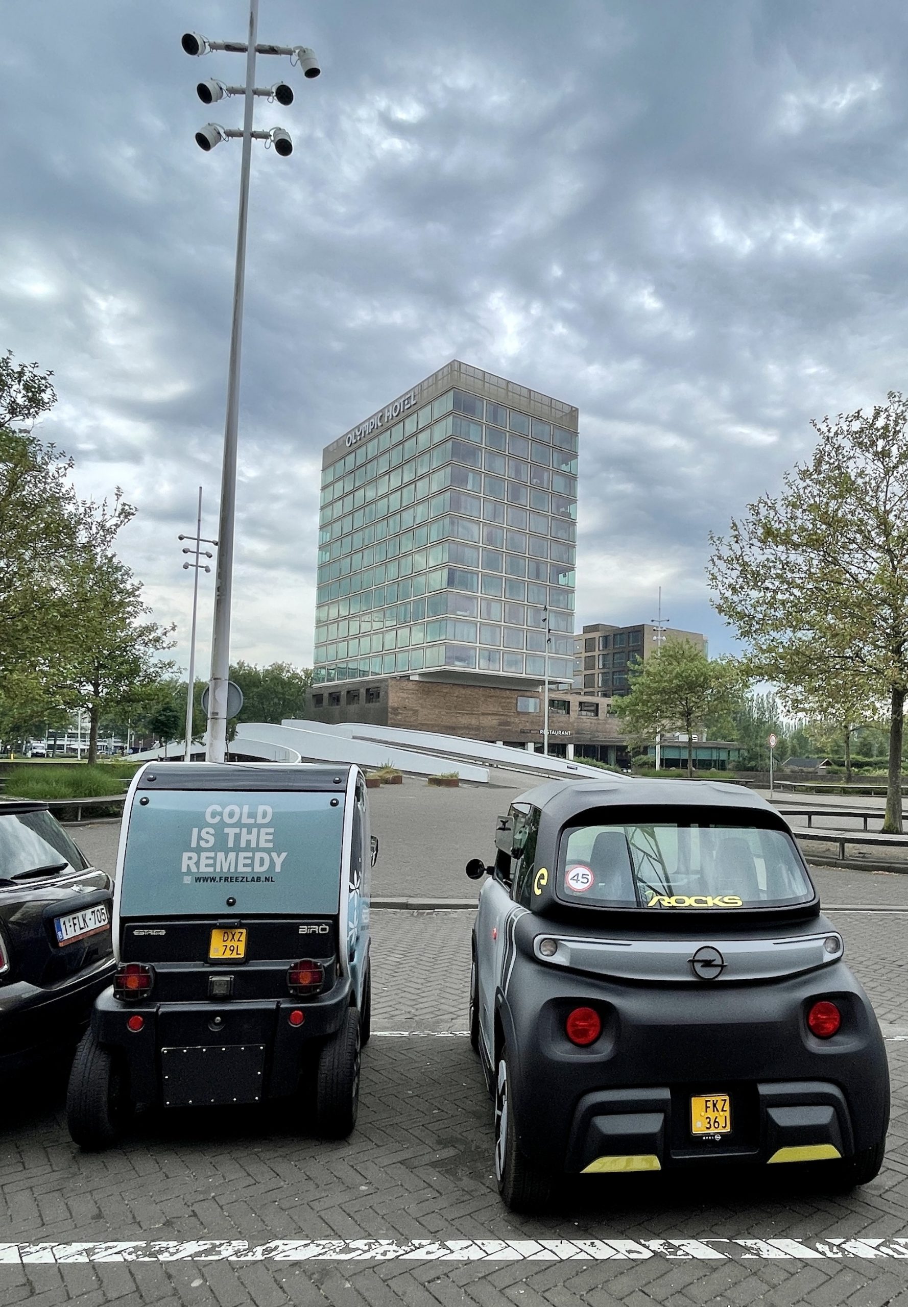 We reden een rondje Amsterdam in Opel's kleinste én jongste telg; de ...