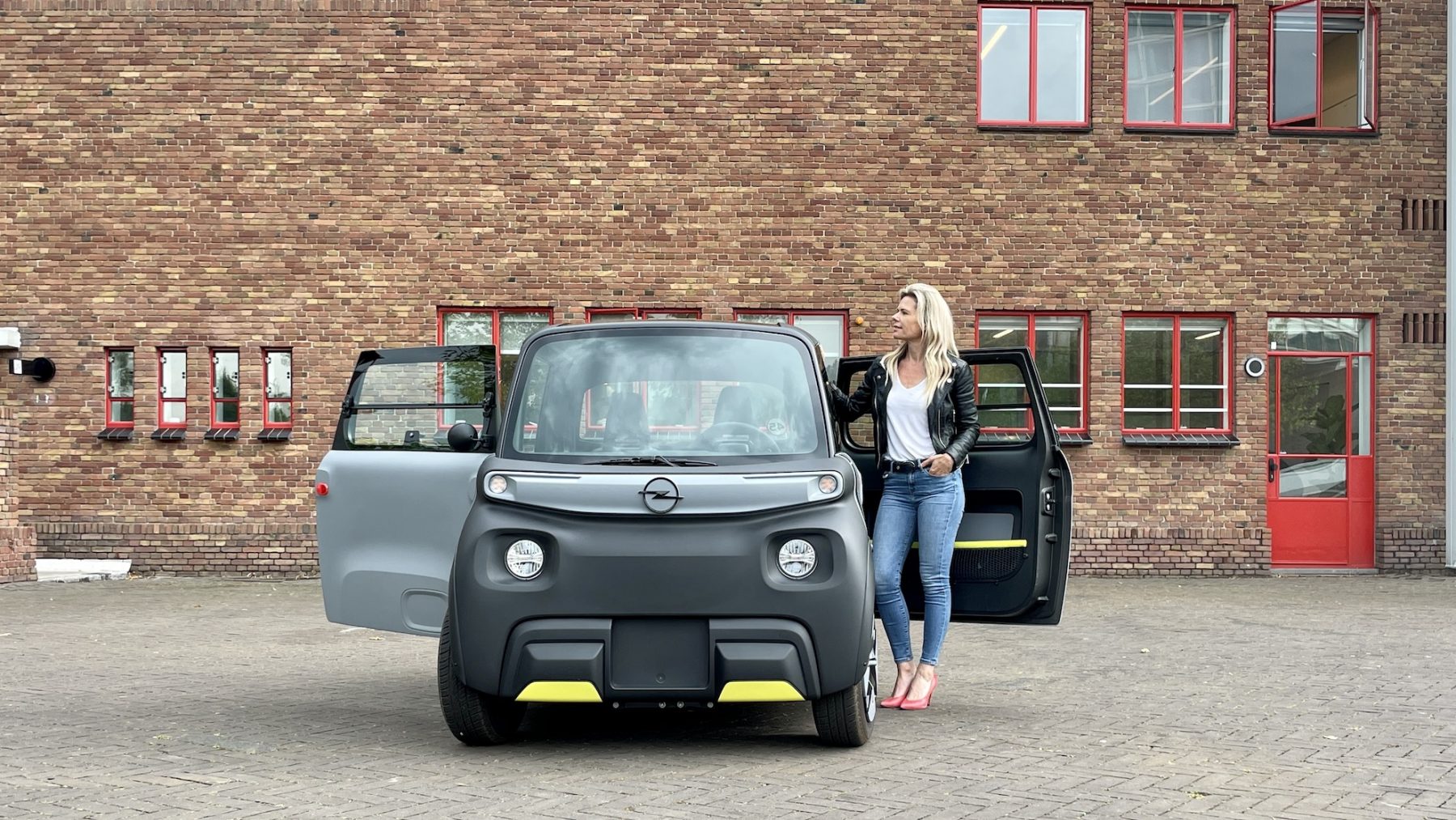 We reden een rondje Amsterdam in Opel's kleinste én jongste telg; de ...