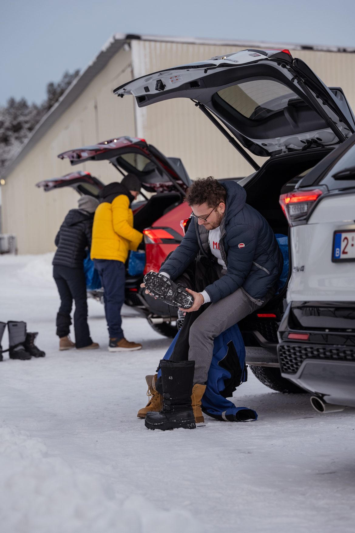 Toyota RAV4 GR Sport (2023) op ijs: Will it drift? - FemmeFrontaal